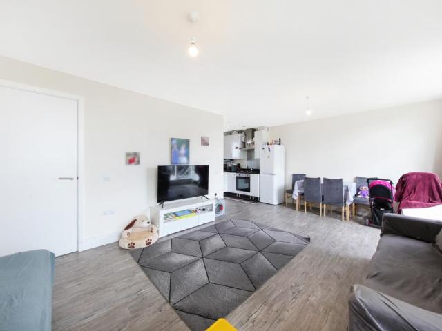South Street, Romford 1 bed flat to rent £1,550 pcm £358 pw