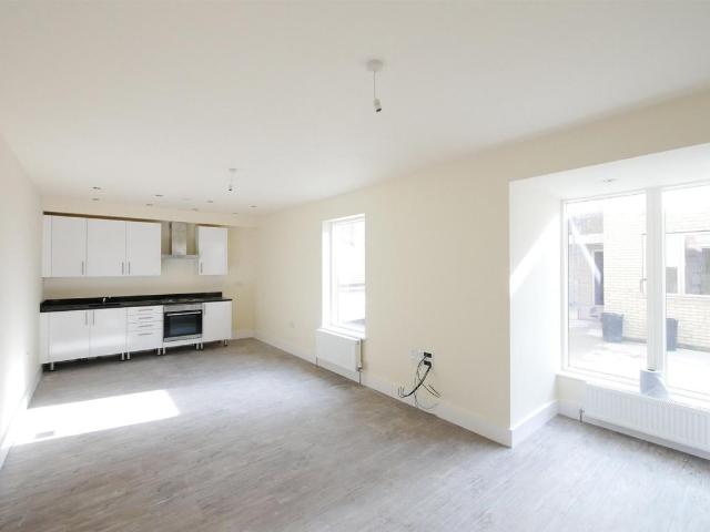 South Street, Romford RM1, 1 bed flat to rent, £1,450 pcm | PrimeLocation