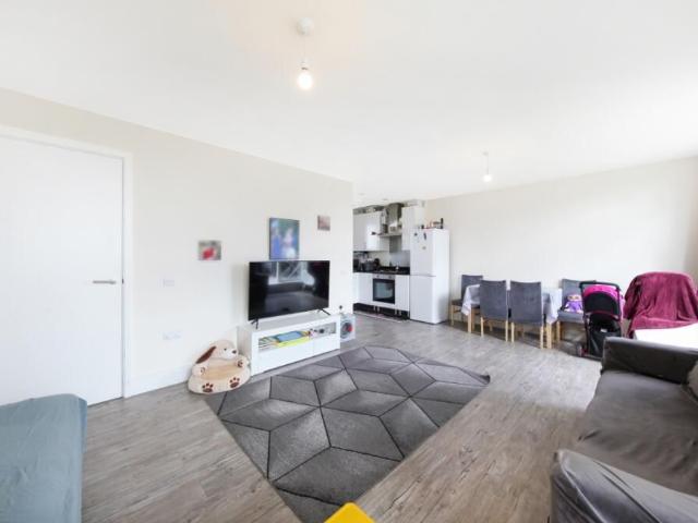South Street, Romford RM1, 1 bed flat to rent, £1,550 pcm | PrimeLocation