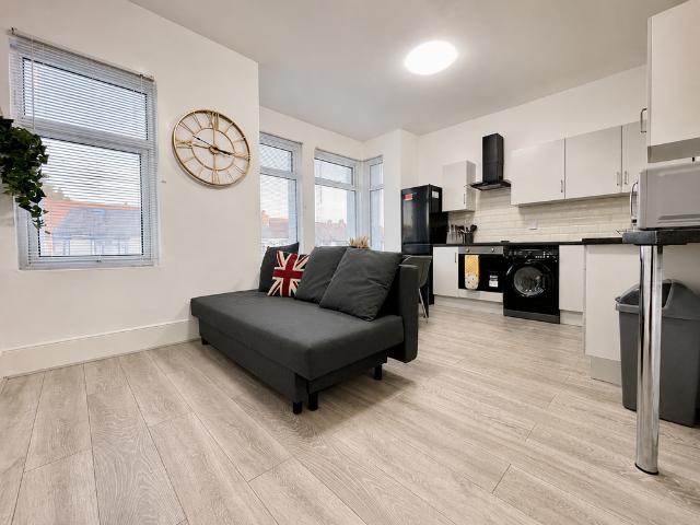 South Street, Romford RM1 2 bed maisonette to rent £1,950 pcm £450 pw