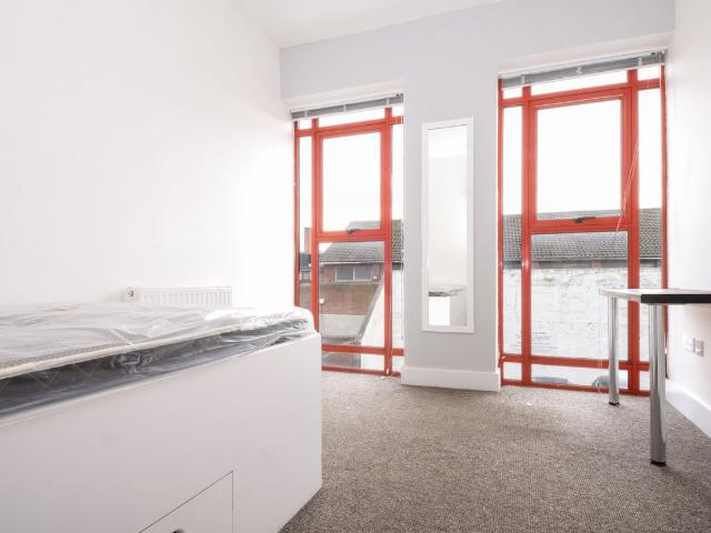 South Street, Reading, Berkshire RG1, Room to rent, £698 pcm | PrimeLocation