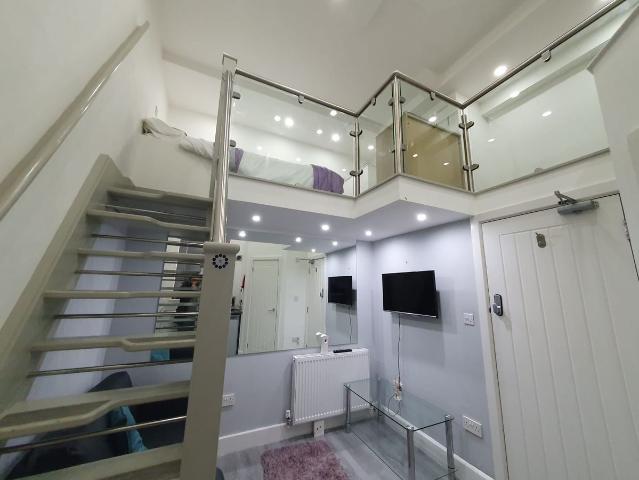 South Street, Reading, Berkshire RG1, 1 bed flat to rent, £901 pcm | PrimeLocation