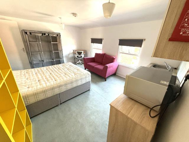 South Street, Reading RG1, 1 bed flat to rent, £950 pcm | PrimeLocation