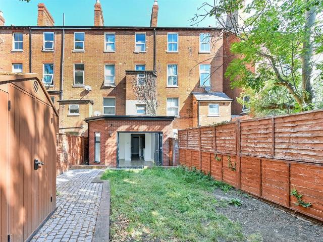 South Street, Reading RG1, 2 bed flat to rent, £1,650 pcm | PrimeLocation