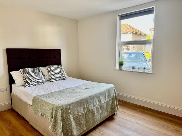 Southmead Road, Westbury On Trym, Bristol BS10, 1 bed flat to rent, £1,300 pcm | PrimeLocation