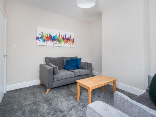 Southmead Road, Bristol BS10 4 bed house to rent £2,695 pcm £622 pw