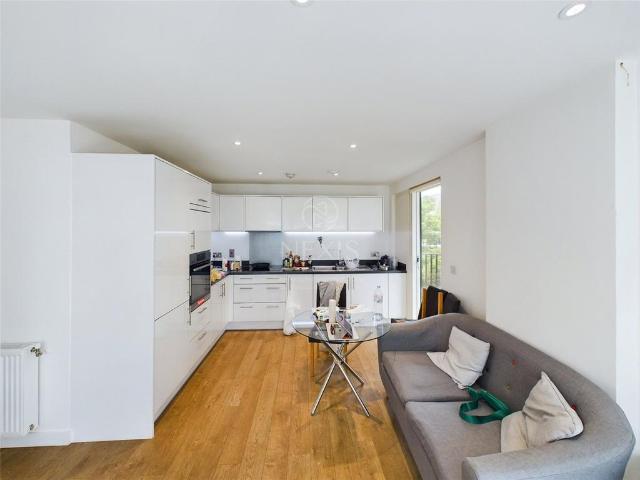 Southmere House 1 Highland Street. 1 bed apartment to rent £2,000 pcm £462 pw