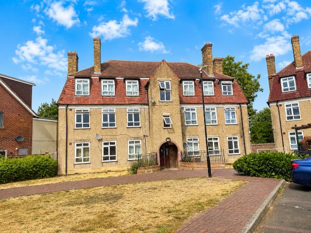 Southover, Bromley BR1, 3 bed flat to rent, £1,950 pcm | PrimeLocation