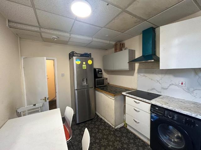 Southall UB1 3 bed flat to rent £2,500 pcm £577 pw