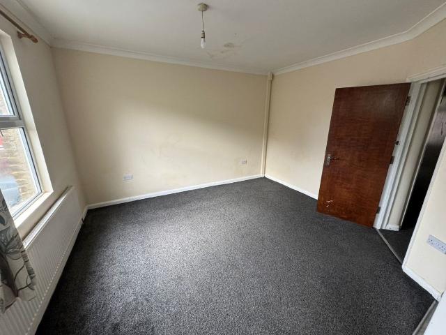 Southall UB1, 2 bed flat to rent, £1,800 pcm | PrimeLocation