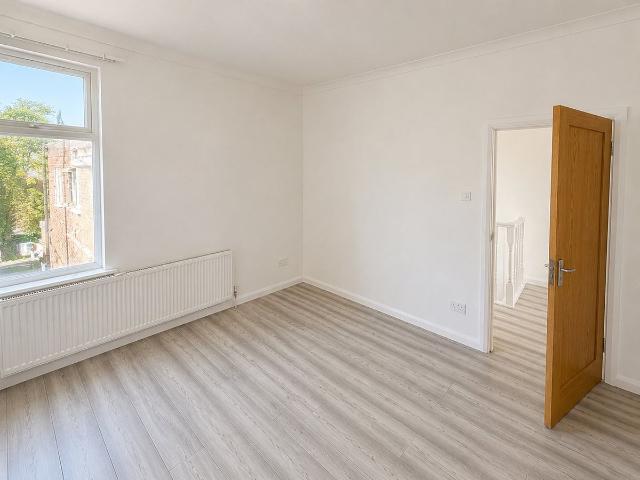 Southall UB1, 2 bed flat to rent, £2,000 pcm | PrimeLocation