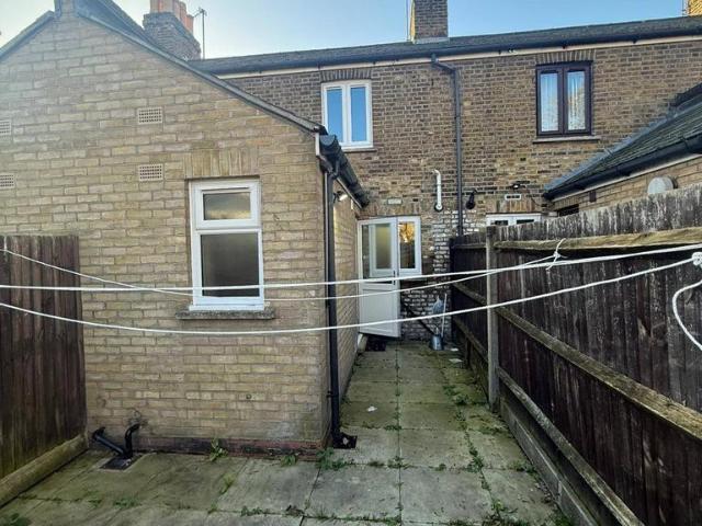 Southall, UB1 2 bed terraced house to rent £2,250 pcm £519 pw