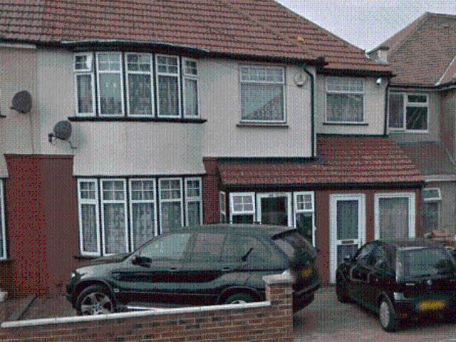 Southall UB1, 4 bed flat to rent, £2,500 pcm | PrimeLocation