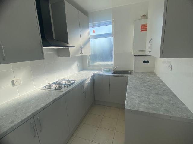 SOUTHALL UB1 4 bed flat to rent £2,650 pcm £612 pw