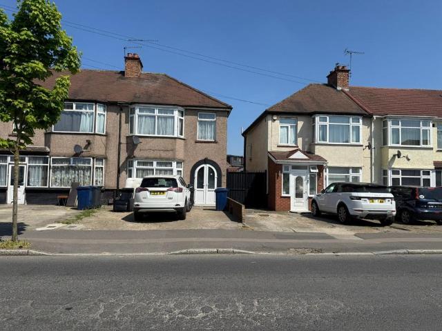 Southall, UB2 3 bed semi detached house to rent £2,400 pcm £554 pw