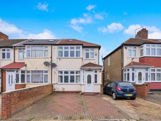 Southall UB2 3 bed semi detached house to rent £2,900 pcm £669 pw