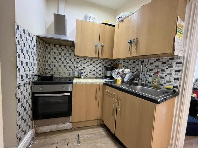SOUTHALL UB2 2 bed flat to rent £1,375 pcm £317 pw