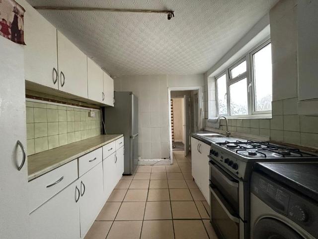 Southall UB2 2 bed maisonette to rent £1,775 pcm £410 pw