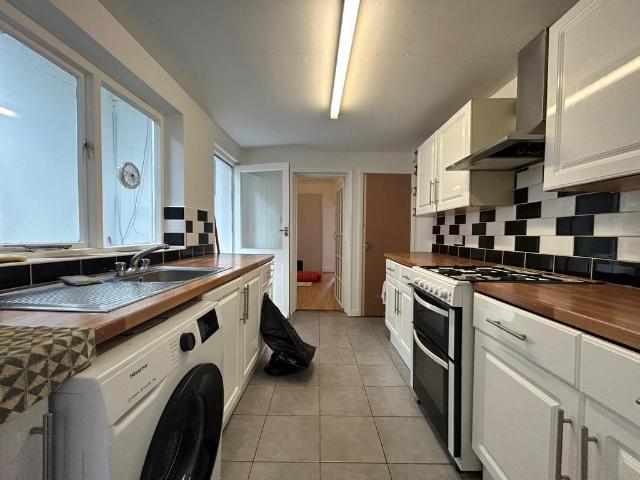 Southall UB2 4 bed terraced house to rent £2,750 pcm £635 pw
