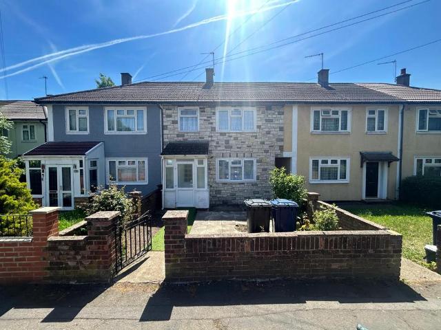 Southall UB2 4 bed terraced house to rent £3,000 pcm £692 pw