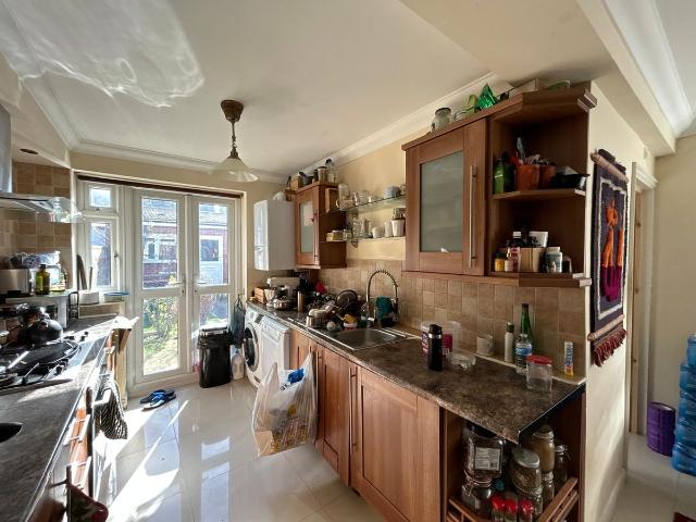 Southall UB2, 5 bed semi detached house to rent, £3,000 pcm | PrimeLocation