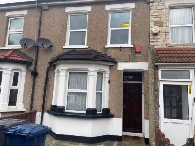 Southall UB2 5 bed property to rent £2,995 pcm £691 pw
