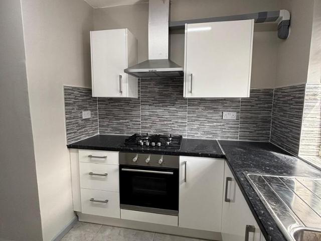 Southall, Middlesex UB2 1 bed flat to rent £1,450 pcm £335 pw