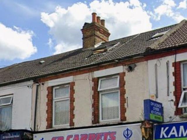 Southall, Middlesex UB2, 4 bed flat to rent, £2,000 pcm | PrimeLocation