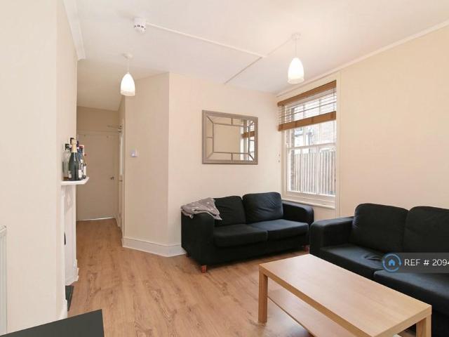 Southampton Way, London, SE5 3 bed flat to rent £2,610 pcm £602 pw