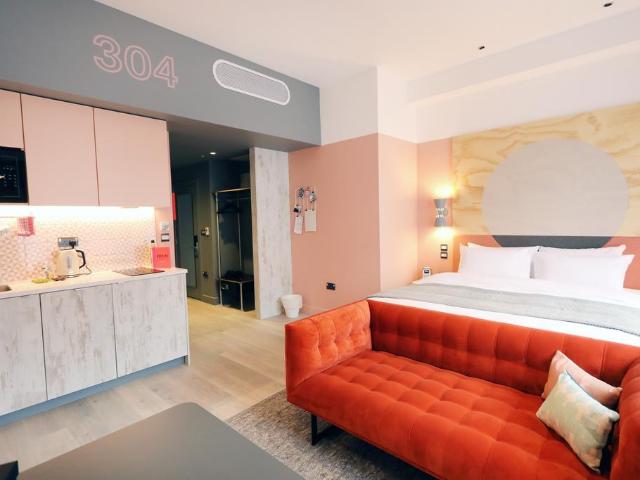 Southampton – Lounge Queens Terrace 1 bed apartment to rent £2,400 pcm £554 pw