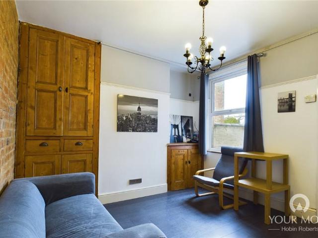 Southampton Road, Northampton NN4 4 bed house to rent £2,360 pcm £545 pw