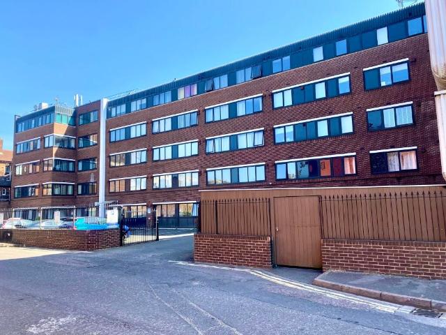 Southampton Road, Eastleigh SO50, 1 bed flat to rent, £950 pcm | PrimeLocation