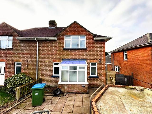 Southampton SO16 3 bed semi detached house to rent £1,550 pcm £358 pw