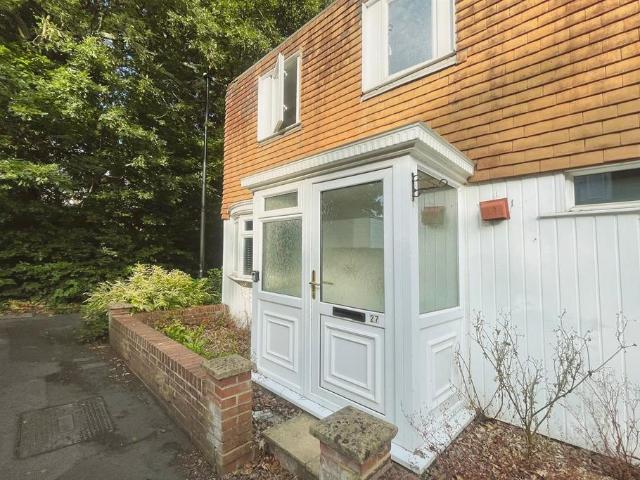 Southampton SO16 4 bed end of terrace house to rent £1,995 pcm £460 pw
