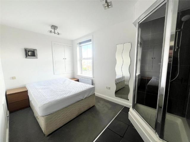 Southampton Street, Berkshire RG1 1 bed apartment to rent £1,050 pcm £242 pw