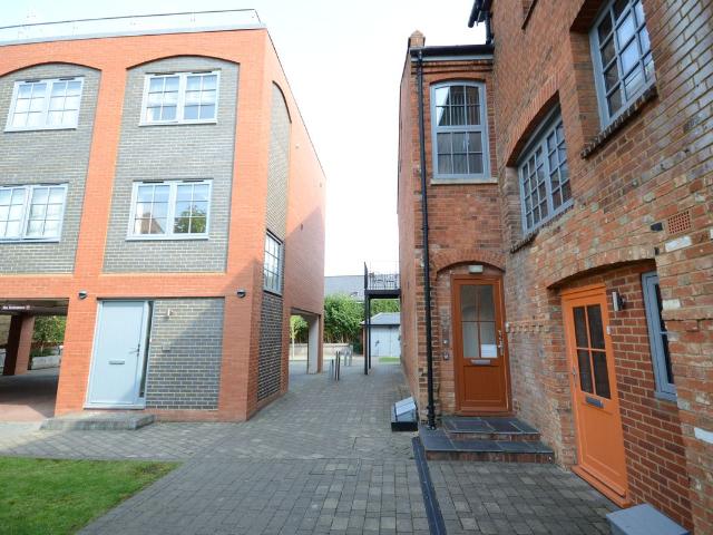 Southampton Street, Reading RG1, 3 bed detached house to rent, £1,900 pcm | PrimeLocation