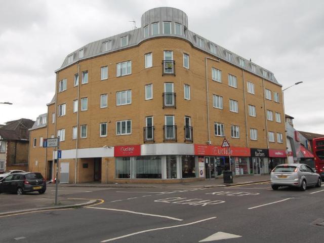 Southbury Court, South Street, RM1 3 bed flat to rent £1,750 pcm £404 pw