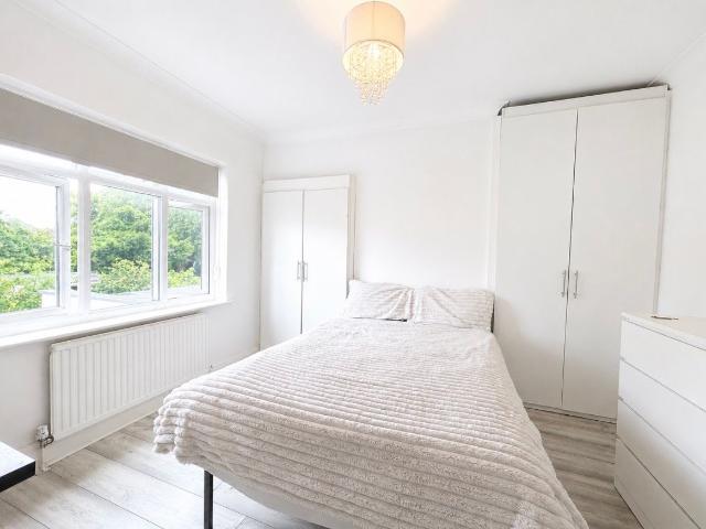 Southbury Road, Enfield EN1, Room to rent, £900 pcm | PrimeLocation