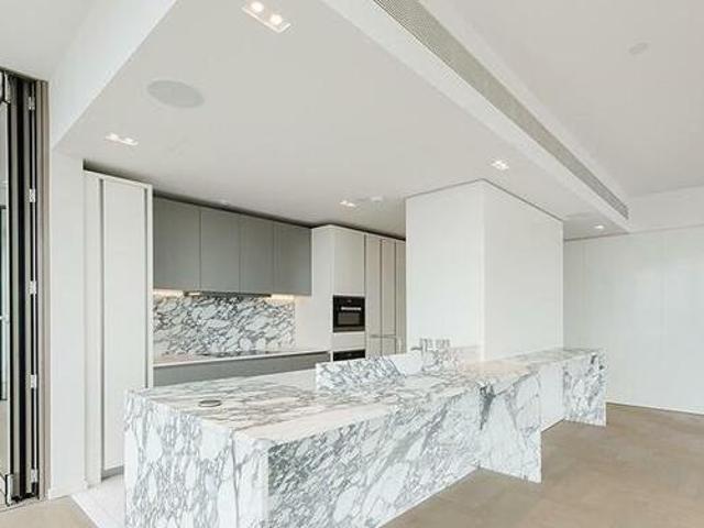 Southbank Tower, Southbank, 3 Bedroom Flat