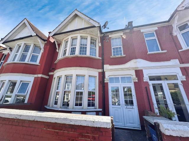 Southbourne Grove, Westcliff On Sea SS0, 2 bed flat to rent, £1,200 pcm | PrimeLocation