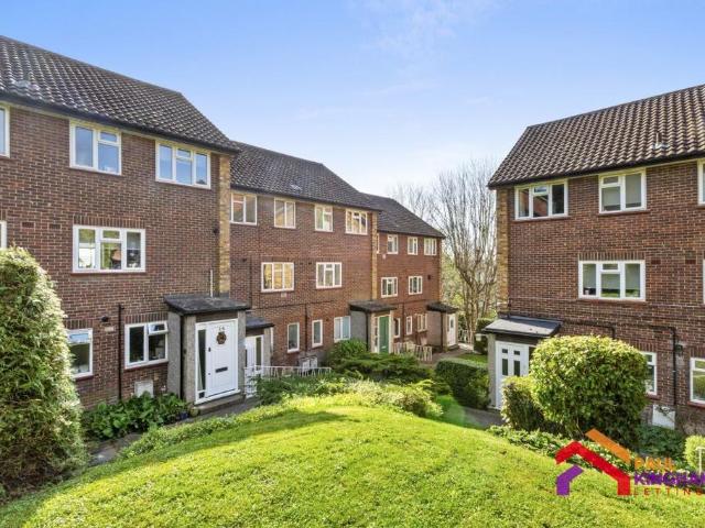 Southbourne House, Amersham Hill HP13 2 bed maisonette to rent £1,395 pcm £322 pw