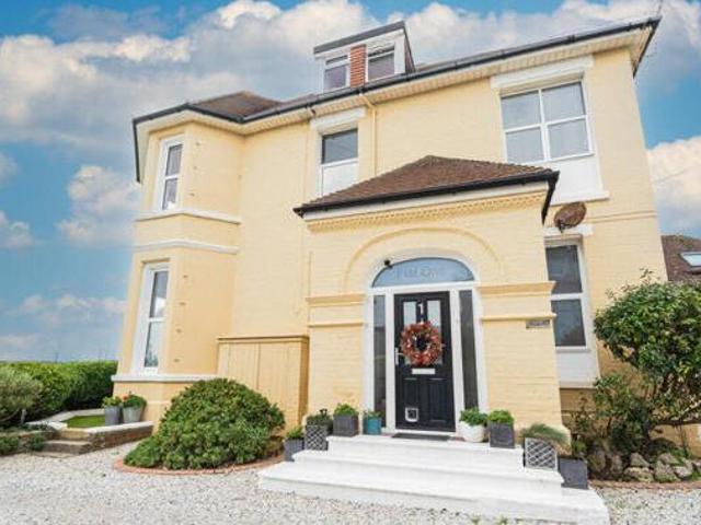 Southbourne Overcliff Drive, Bournemouth, 2 Bedroom Apartment