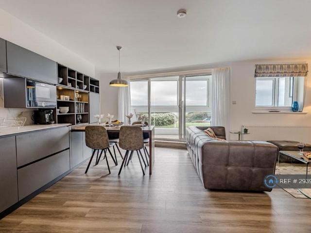 Southbourne Sands, Southbourne, BH6 3 bed flat to rent £2,096 pcm £484 pw