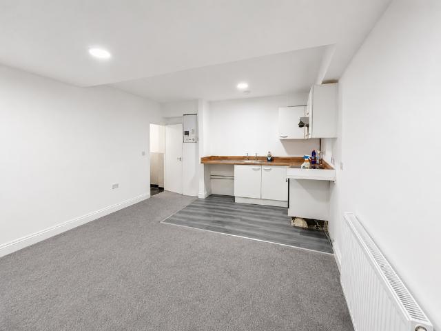 Southbridge Road, Croydon CR0 Studio to rent £1,225 pcm £283 pw