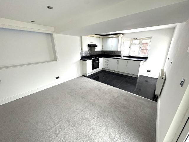 Southbridge Road, Croydon CR0, Studio to rent, £1,225 pcm | PrimeLocation