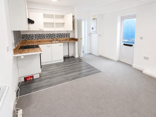 Southbridge Road, Croydon CR0, Studio to rent, £1,250 pcm | PrimeLocation