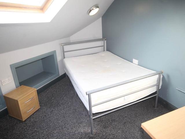 Southbrook Terrace, Bradford BD7, Room to rent, £350 pcm | PrimeLocation