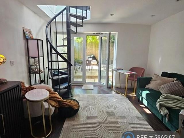 Southchurch Ave, Southend, SS1 3 bed maisonette to rent £1,790 pcm £413 pw