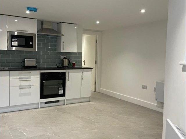 Southchurch Avenue, Southend On Sea SS1, 2 bed flat to rent, £1,650 pcm | PrimeLocation