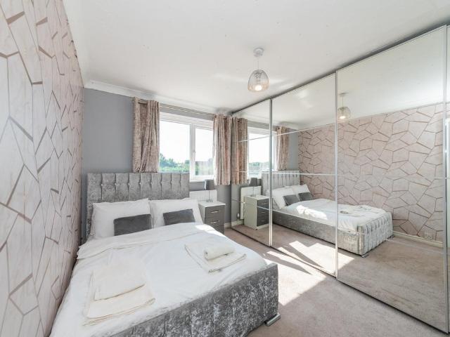 Southcote Farm Lane, Reading, RG30 5 bed semi detached house to rent £3,750 pcm £865 pw